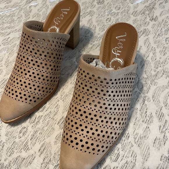 Very G | Shoes | Very G Size 75 Tan Slide Bootie Heels With Cute Cutout ...